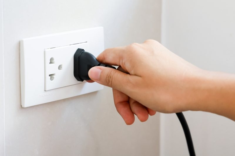 How to Stop Your Cat From Chewing on Electric Cords: 10 Vet-Approved ...